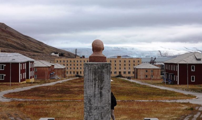 A Tour to Pyramiden: Soviet Ghost Town in Svalbard – Dark Tourists